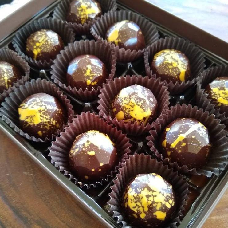 Dark Chocolate Salted Caramel Gift Box – m2 Confections